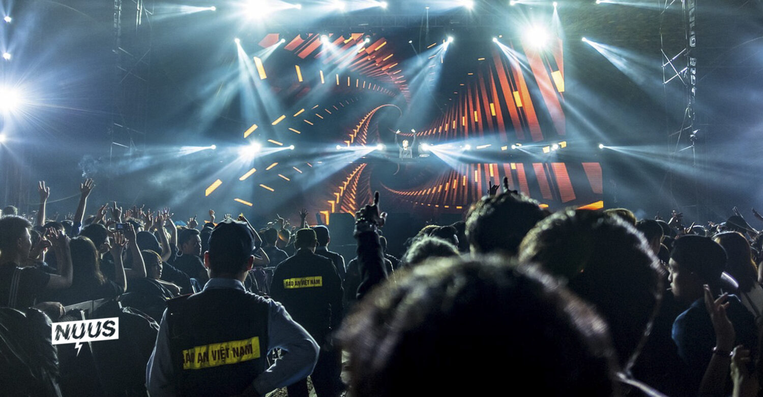 Politie ontmantelt illegale raveparty in Oosterzele: "Velen onder ...