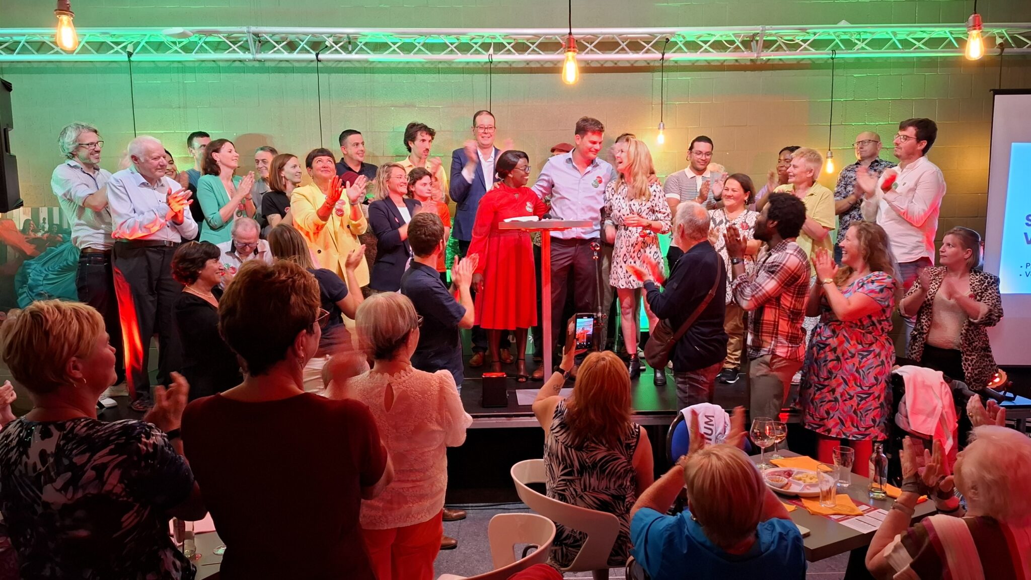 De Ninoofse lijst Vooruit-Groen, vol vernieuwing en verjonging, werd voorgesteld in aanwezigheid ...